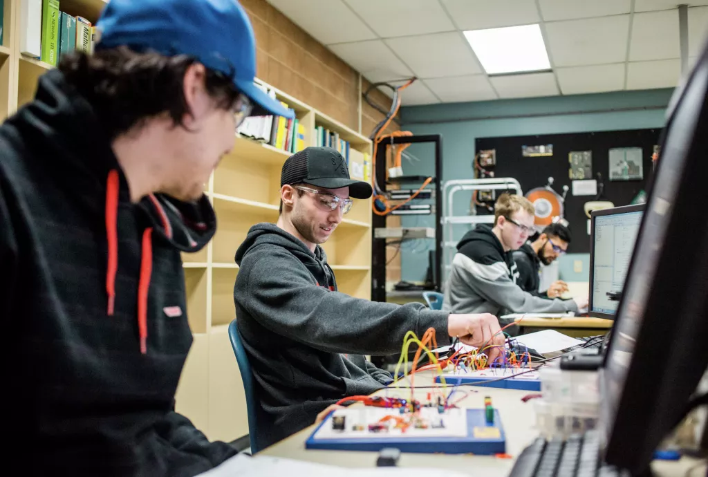Electrical Engineering Technology Program Courses